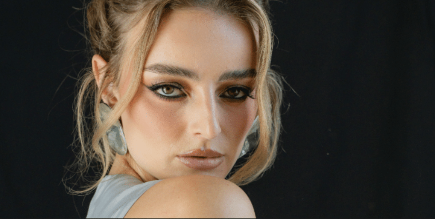 From Small Town Dreamer to Global Model: Laura Scharnagl's Inspiring ...