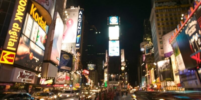 The History of Times Square: From Horse Carriages to the Crossroads of ...