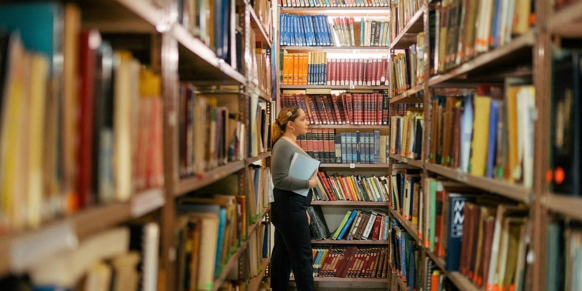 Embracing the Future: How Libraries Mastered the Shift from Stacks to ...